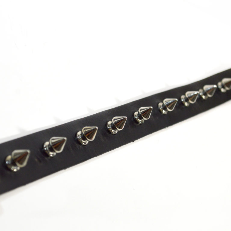 Spiked Choker Collar – Rock-concert-ready jewelry - Twisted Pixies