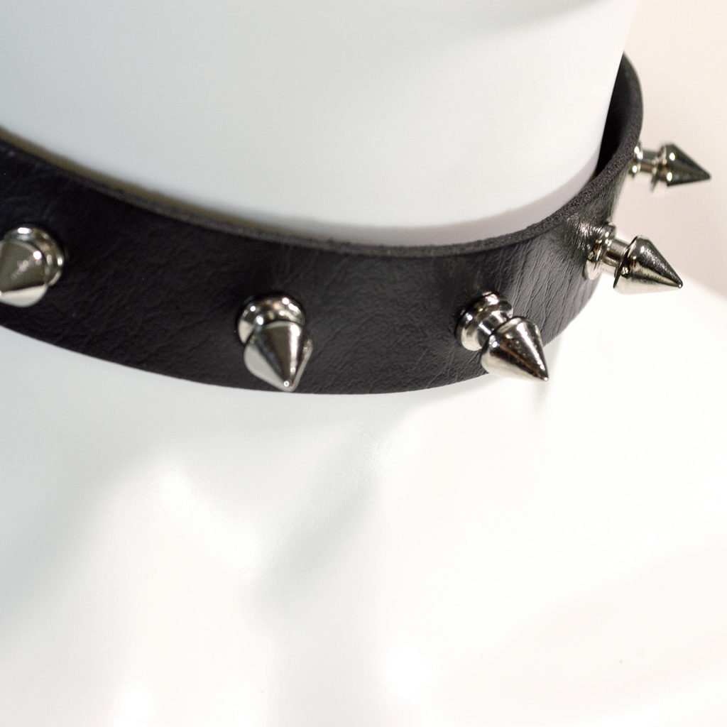 Spiked Choker Collar – Rock-concert-ready jewelry - Twisted Pixies