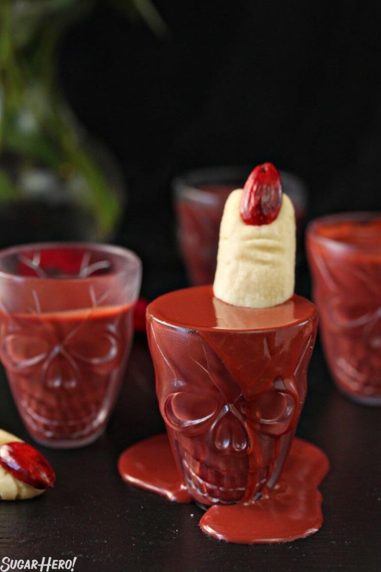13 Wickedly Delightful Gothic Cocktail Recipes - Twisted Pixies