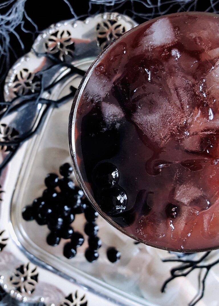 13 Wickedly Delightful Gothic Cocktail Recipes - Twisted Pixies