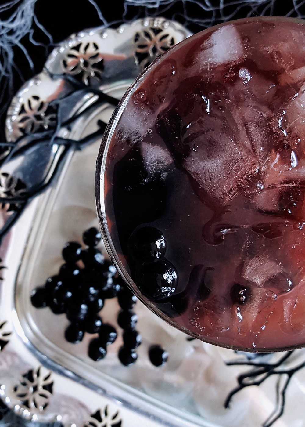 13 Wickedly Delightful Gothic Cocktail Recipes - Twisted Pixies