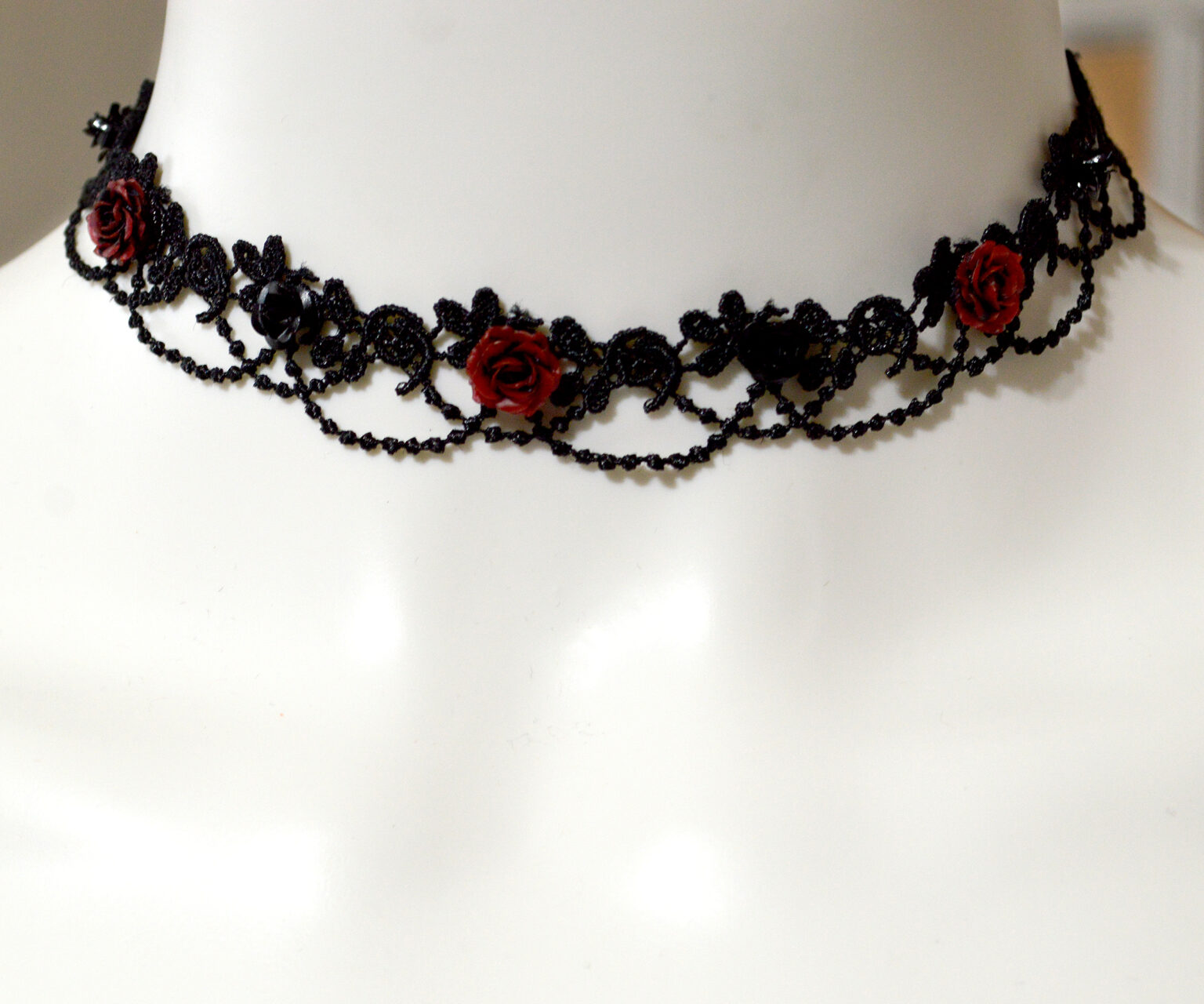 Black and Red Roses Delicate Gothic Choker - Twisted Pixies