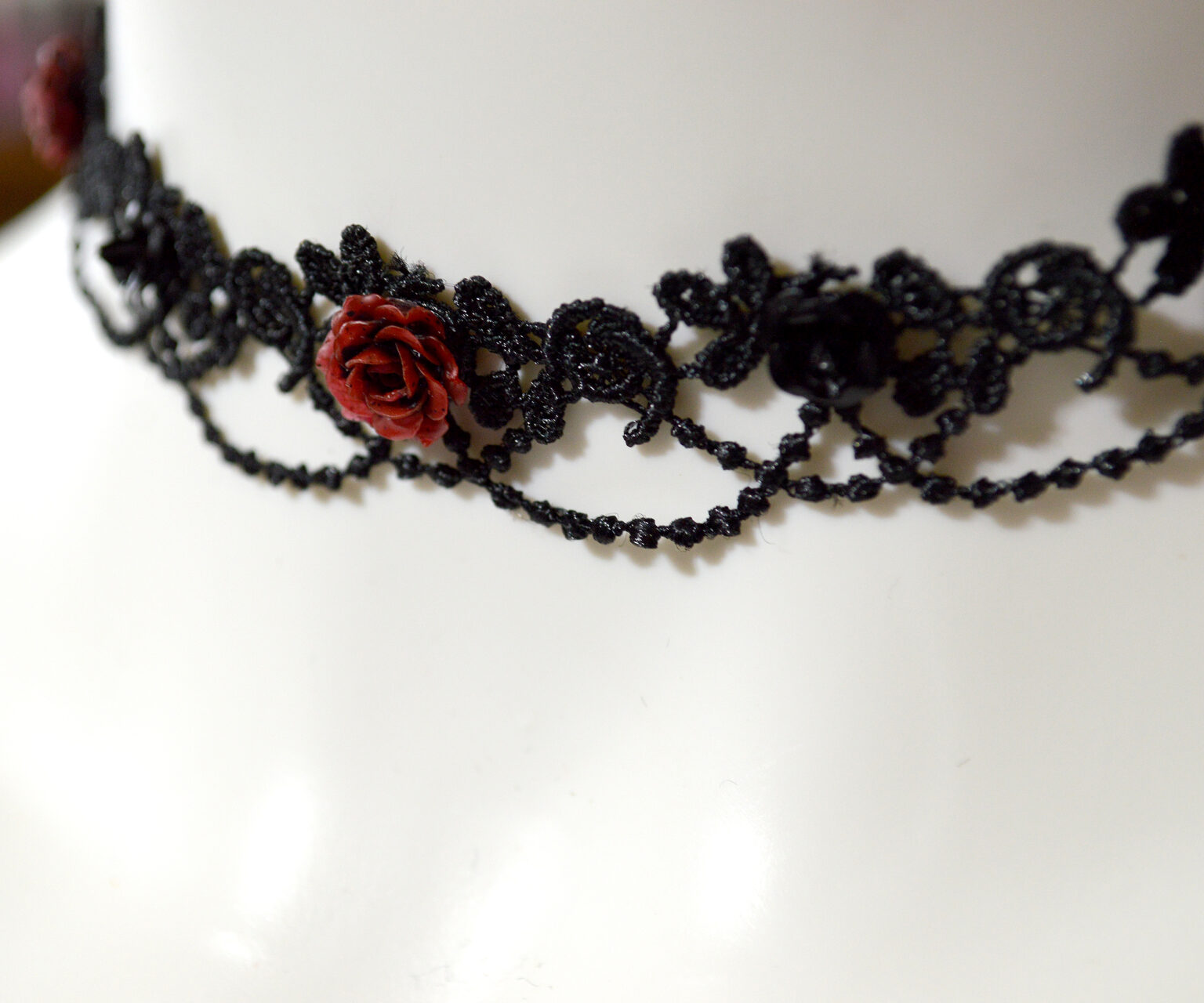 Black and Red Roses Delicate Gothic Choker - Twisted Pixies
